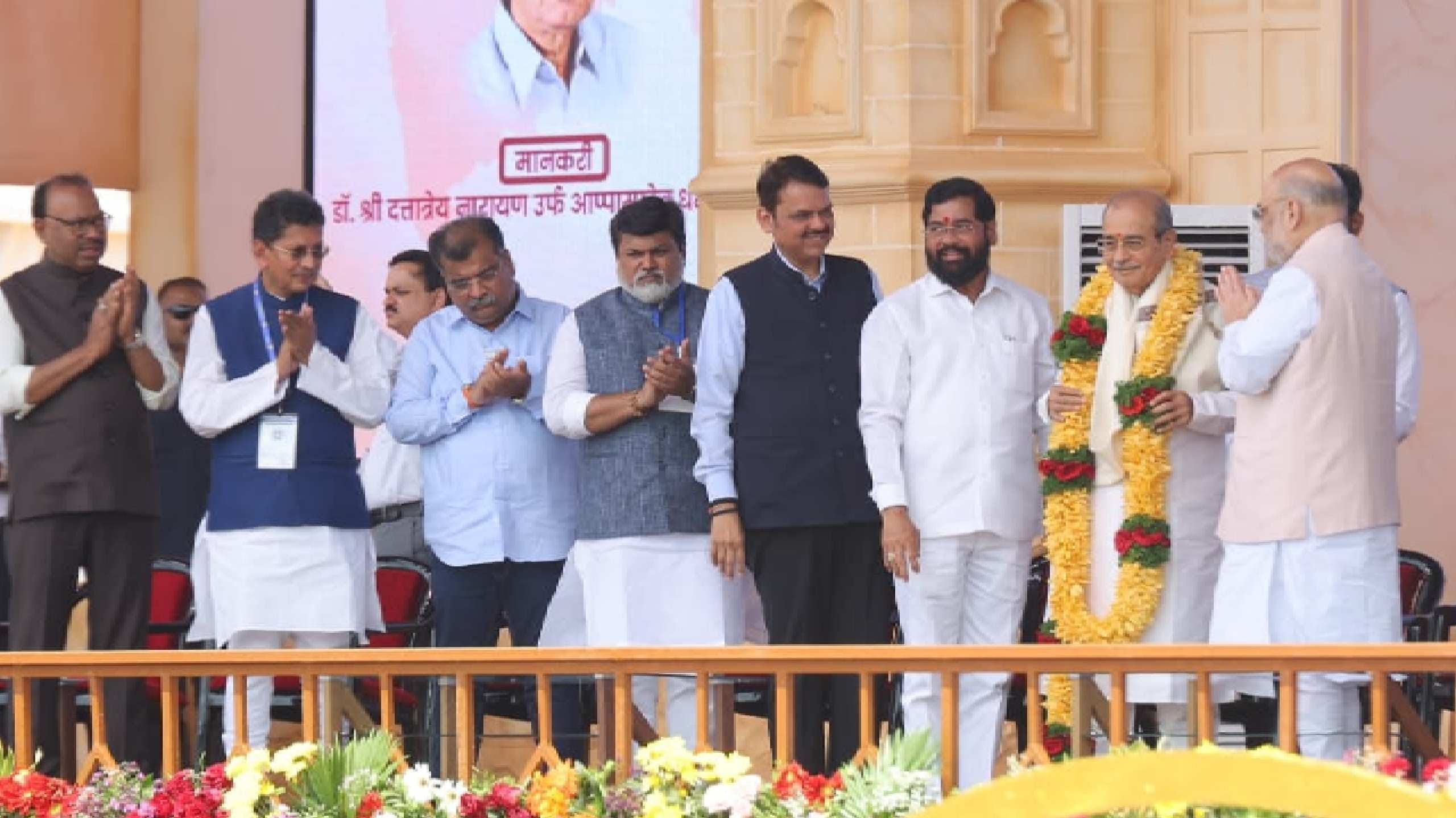हा माझ्या आयुष्यातील भाग्याचा क्षण; महाराष्ट्र भूषण पुरस्कार प्रदान ...