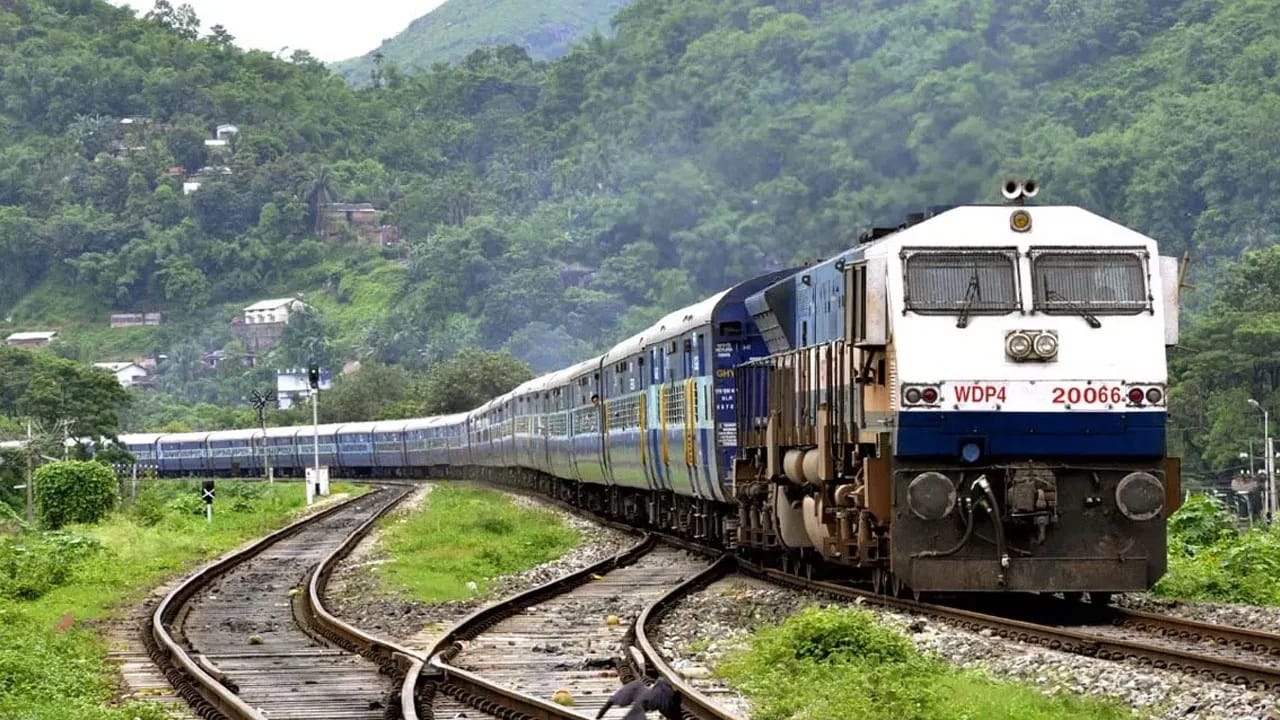 Indian Railway : तुम्हाला ट्रेनमध्ये लोअर बर्थ हवा आहे का? जाणून घ्या ...