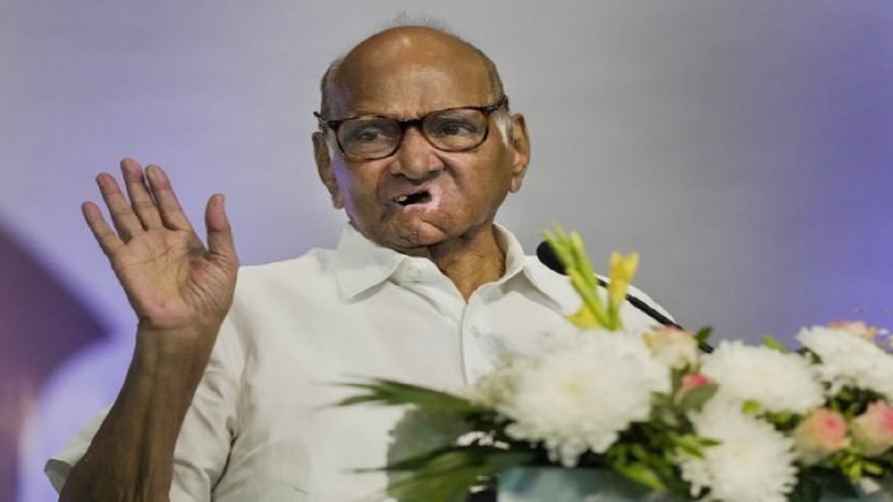 Sharad Pawar Resigns : शरद पवार निवृत्तीची घोषणा करताना नेमकं काय ...