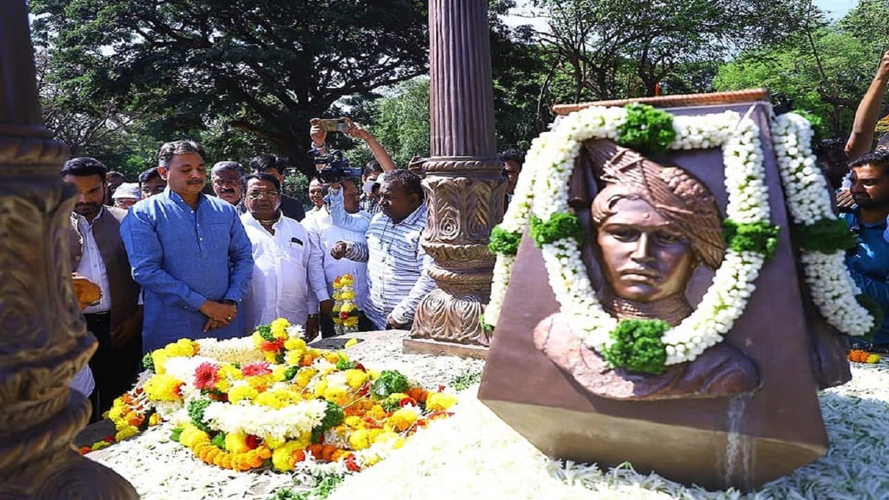 राजर्षी शाहू छत्रपती महाराजांचा आज स्मृतीदिन, युवराज संभाजीराजे छत्रपती ...