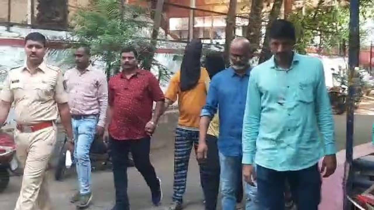 ओरिजनल आयफोन दाखवायचे अन् डुप्लिकेट विकायचे, अखेर पोलिसांच्या जाळ्यात ...