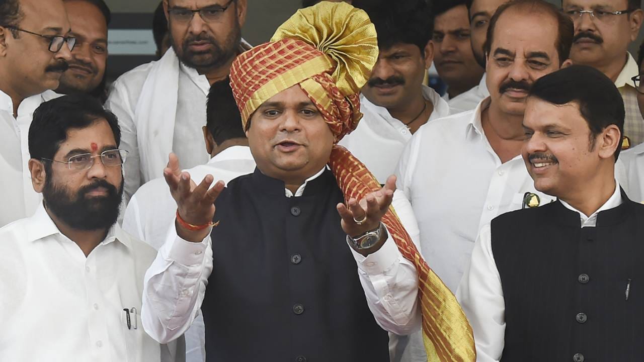 ...तर आधी फडणवीस यांनी मग या मूर्खाना आवरायला हवं; राऊत यांनी कोणाला ...