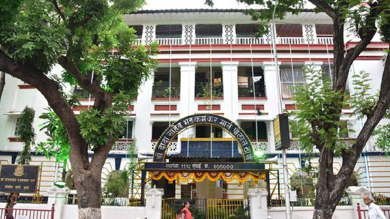 ऐन पावसाळ्याच्या तोंडावर मुंबई पोलिसांवर धर्मसंकट ! 116 कुटुंबियांनाच ...