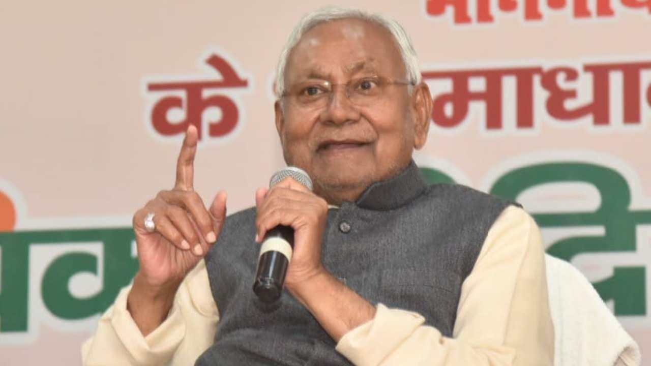 नितीश कुमार मॉर्निंग वॉक करत होते, अचानक दुचाकीस्वार आला, धडक दिली, अन् ...