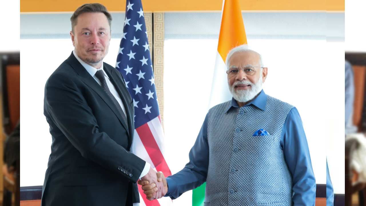 पंतप्रधान मोदींना भेटताच एलन मस्क खळखळून हसत म्हणाले, I am a fan of ...