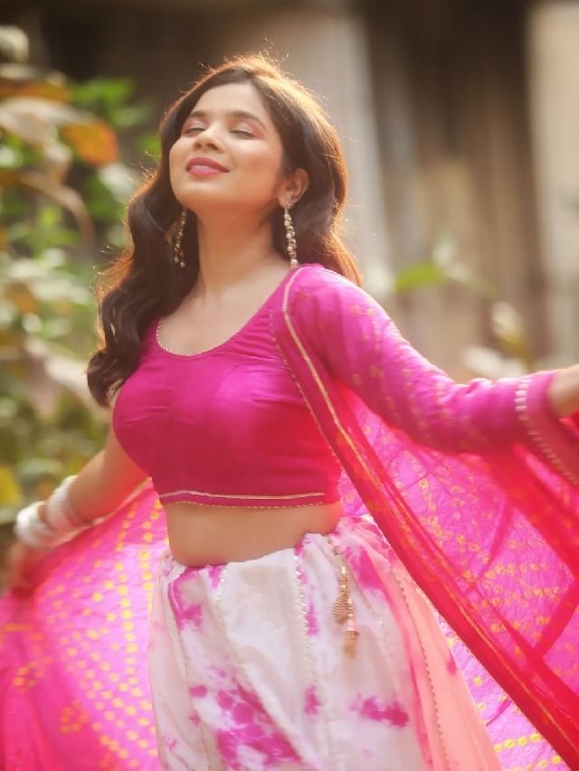 Bhagyashree Milind : पंछी बनूँ उड़ती फिरूँ…., भाग्यश्री मिलिंदचा खास ...