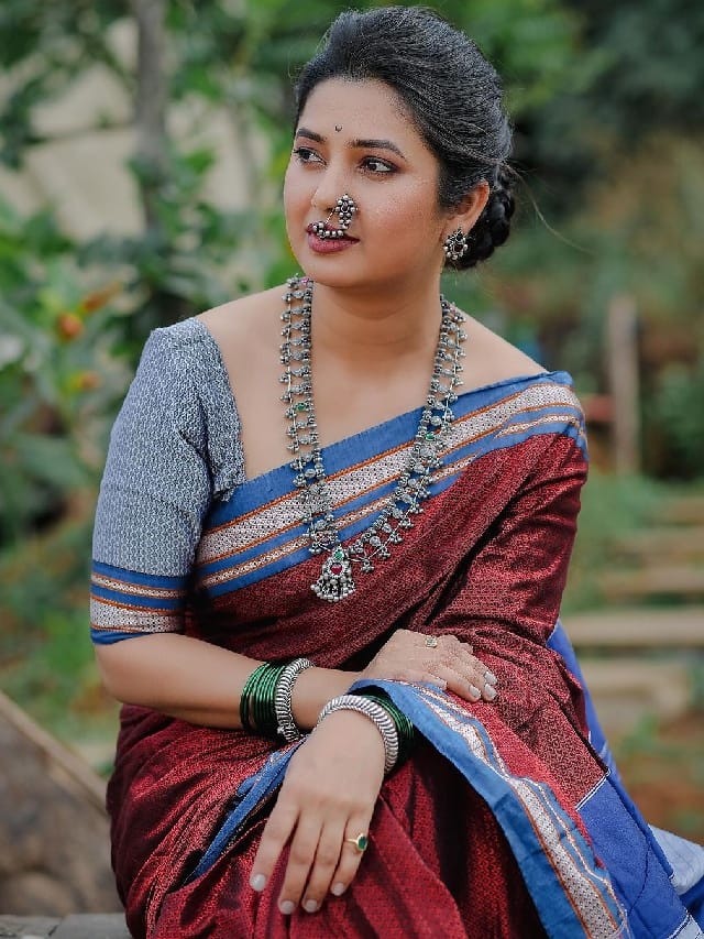 Prajakta Mali : दागिने बघावे की तुला बघावं हेच कळत नाहीये – TV9 Marathi