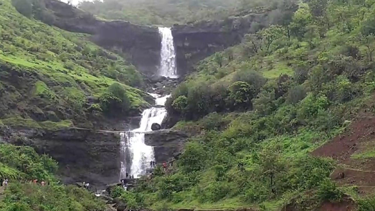 इगतपुरीतस मुसळधार पाऊस; भावलीतील मुख्य धबधबा ही झाला प्रवाहित - Marathi ...