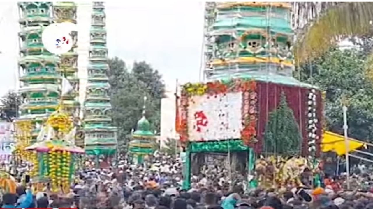 सांगलीच्या कडेगावमध्ये हिंदू-मुस्लिम ऐक्याचा मोहरम, गगनचुंबी ताबूत ...