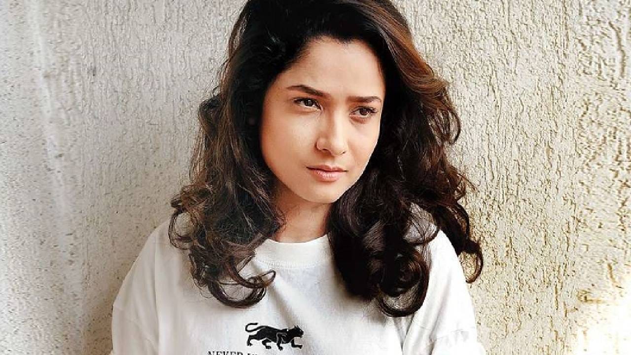Ankita Lokhande | अंकिता लोखंडे हिच्यावर दु:खाचा डोंगर, अत्यंत जवळच्या ...