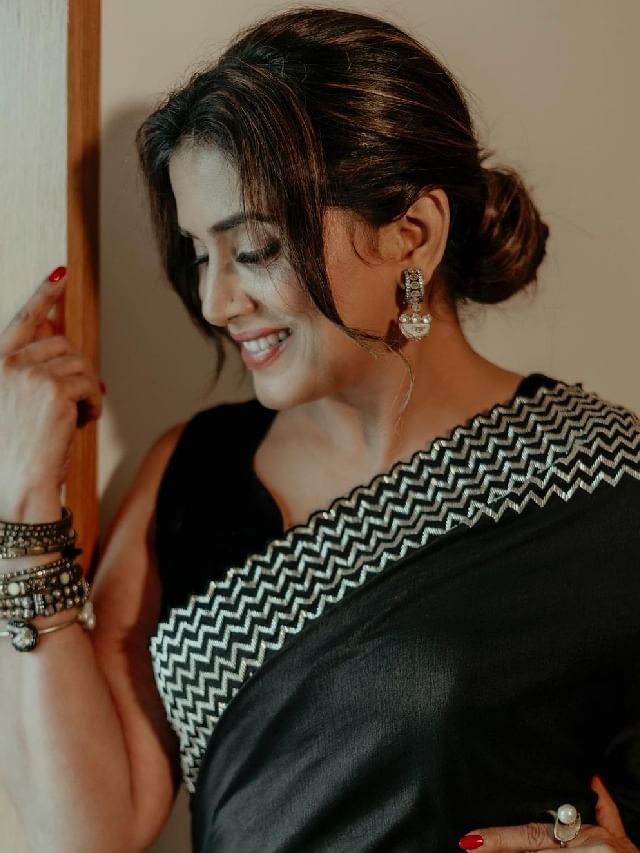 बदन पे सितारे लपेटे हुए…, ‘या’ अभिनेत्रीच्या लुकवर चाहते फिदा – TV9 Marathi