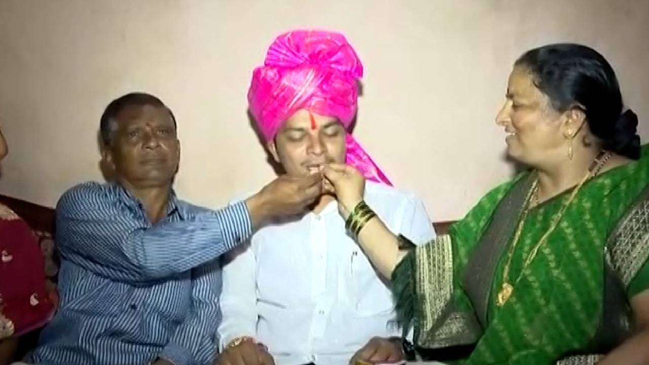 वयाच्या २३ व्या वर्षी कृषी विभागाचे उपसंचालक, अशी घातली यशाला गवसणी ...