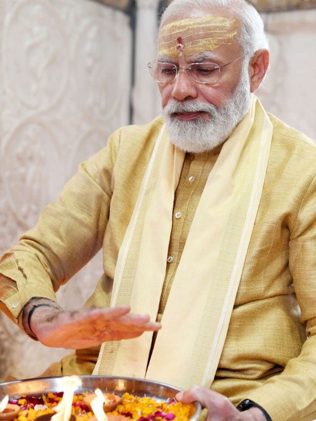 पंतप्रधान नरेंद्र मोदी यांचा सनातन लूक – TV9 Marathi