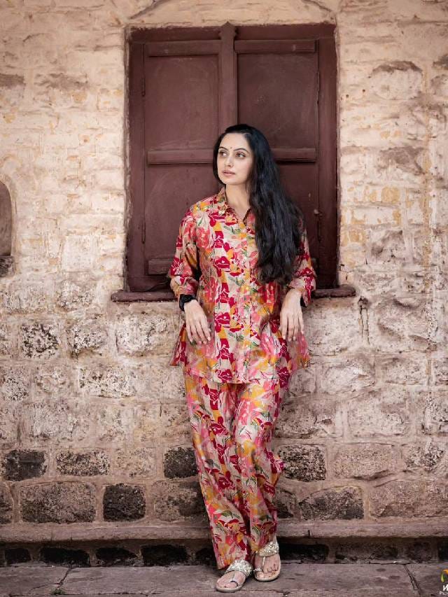 मराठमोळं सौंदर्य म्हणजे अभिनेत्री श्रुती मराठे, पाहा जबरदस्त अंदाज ...