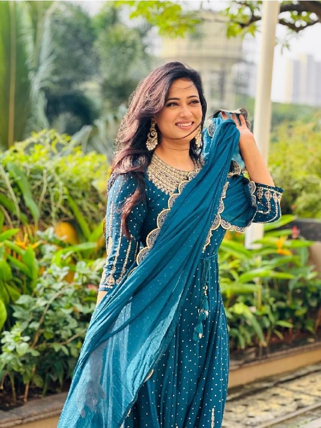 Shweta Tiwari: सिंपल सूटमध्ये श्वेता तिवारी, स्माइलवर चाहते फिदा – TV9 ...