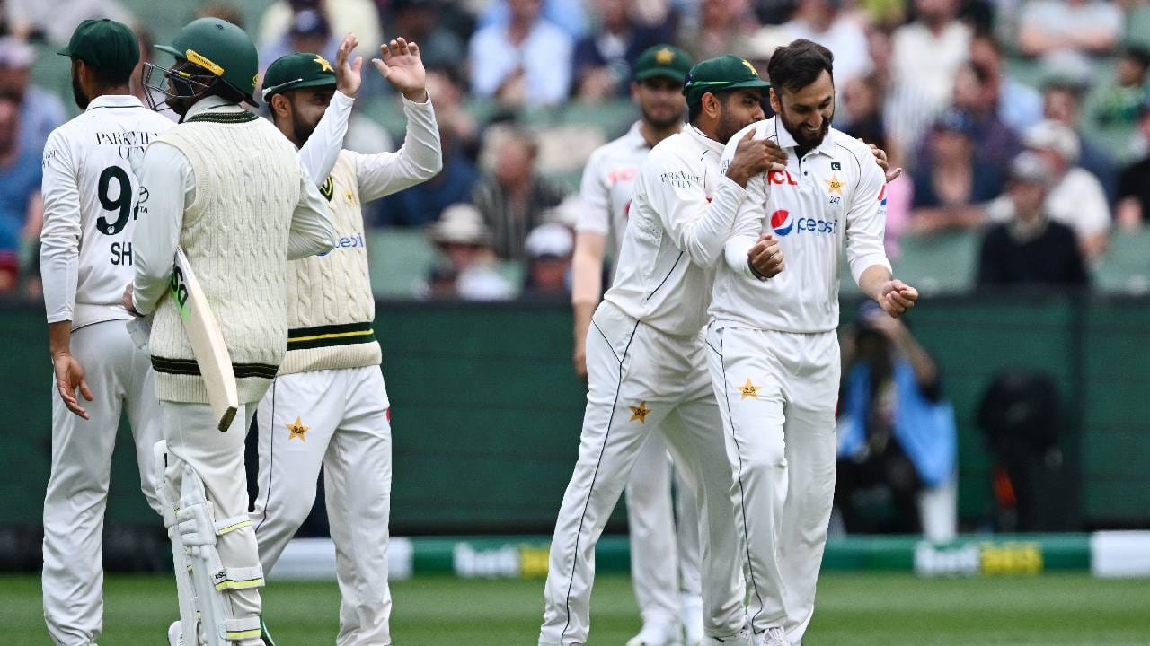 AUS vs PAK Test : पहिला दिवस ऑस्ट्रेलियाचा पण धावसंख्या संथगतीने ...