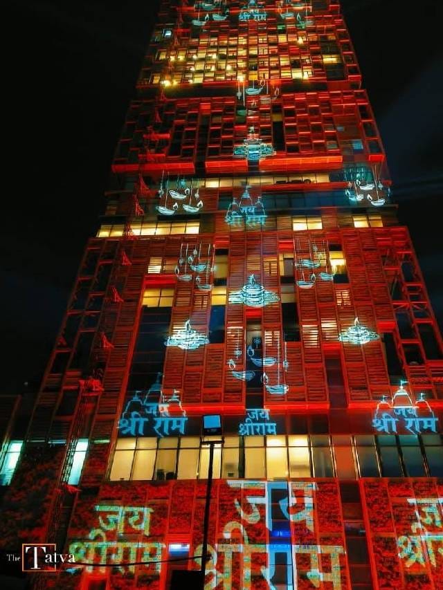 Ram Mandir : श्रीरामाच्या नावाने मुकेश अंबानी यांचं Antilia उजळलं, फोटो ...