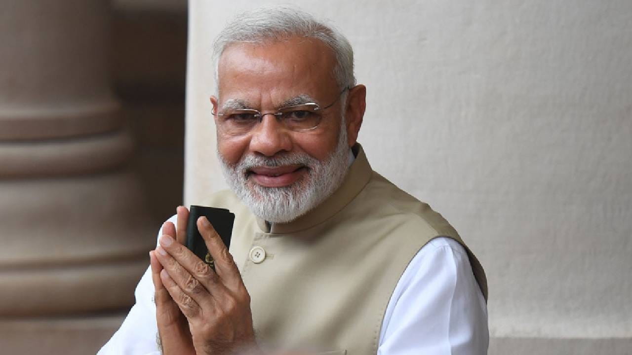 मोदींनी स्वत: फोन करून अमळनेरच्या शिरूडच्या महिला उपसरपंचाचं केले कौतुक ...