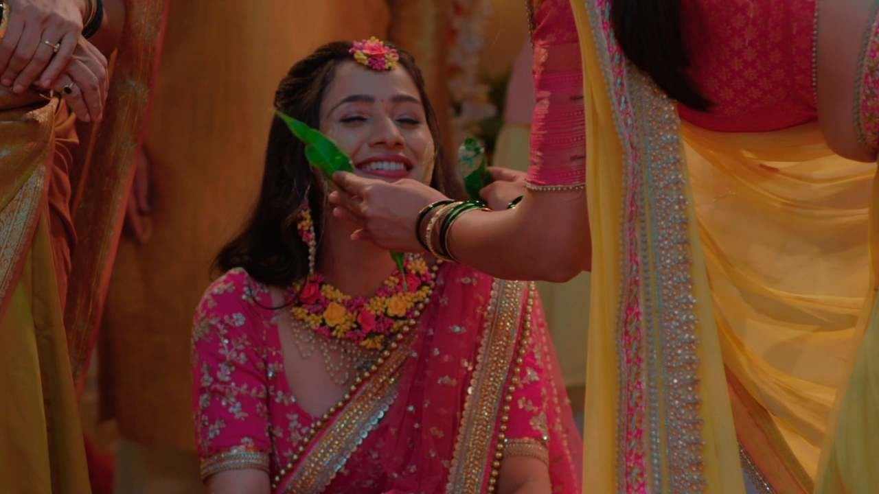 'मन धागा धागा जोडते नवा'मध्ये आनंदीच्या हळदीचे गोड क्षण - Marathi News ...