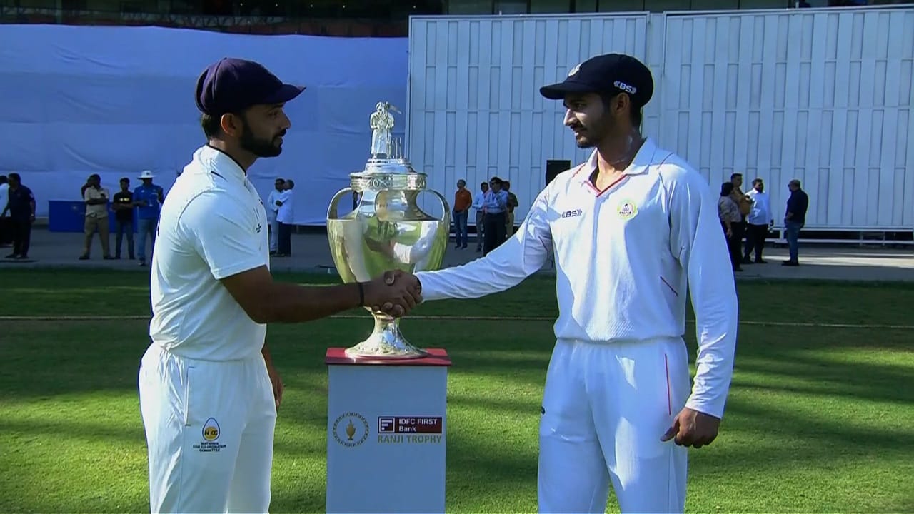 Ranji Trophy Final | तिसऱ्या दिवसाचा खेळ संपला, विदर्भासमोर विजयासाठी ...