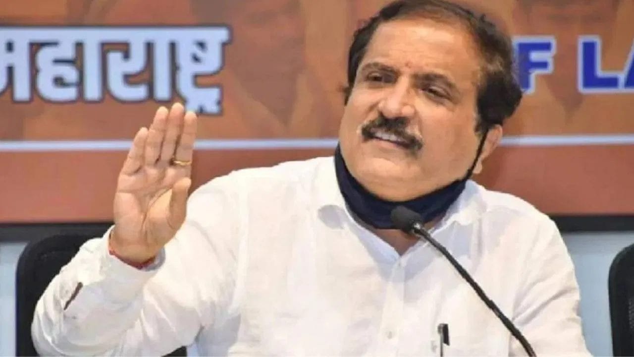 संजय राऊत हे डोक्यावर पडले, त्यांना कोण सीरिअसली घेतं?; भाजप नेत्याचा ...