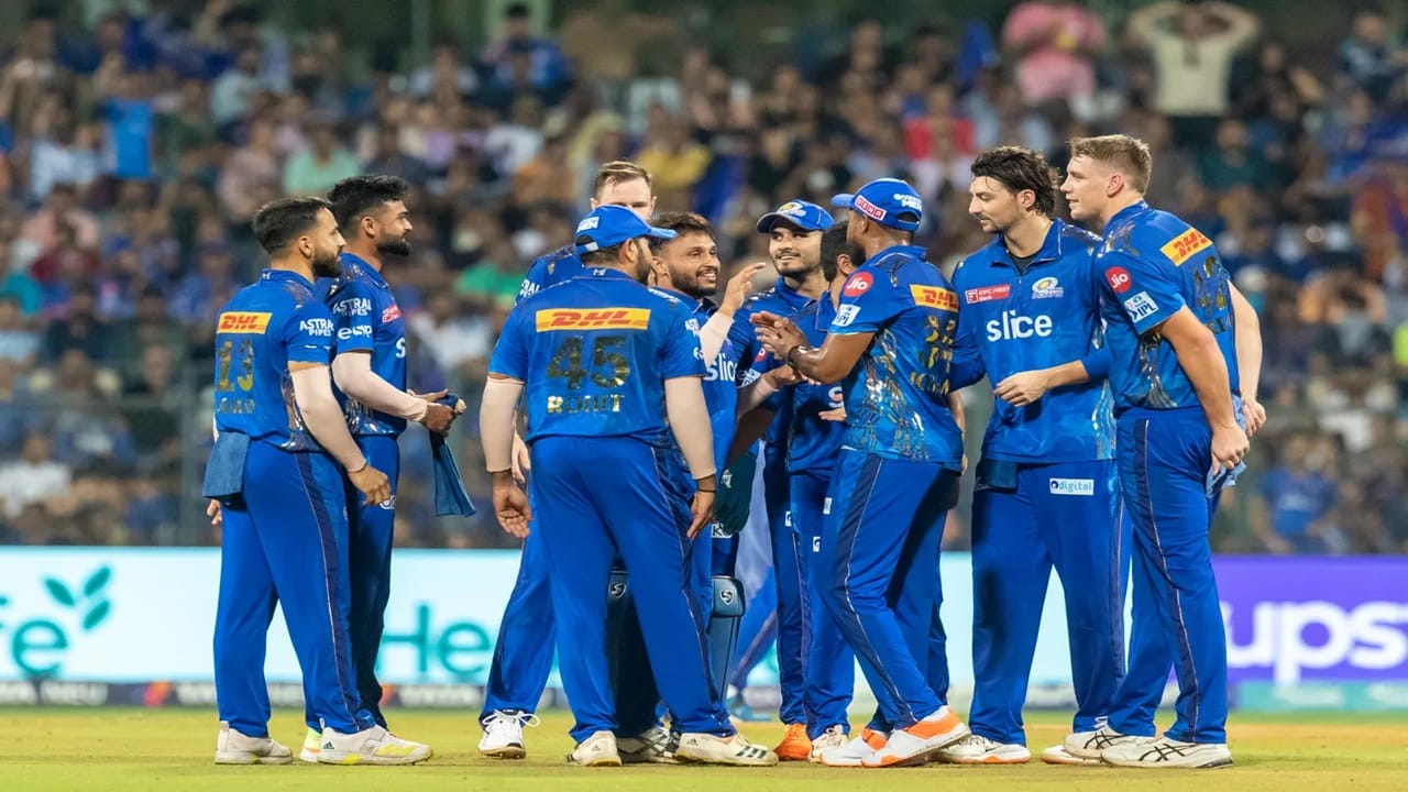 IPL 2024 | मुंबई इंडियन्सला 17 व्या मोसमाआधी धक्का, हा बॉलर आऊट ...