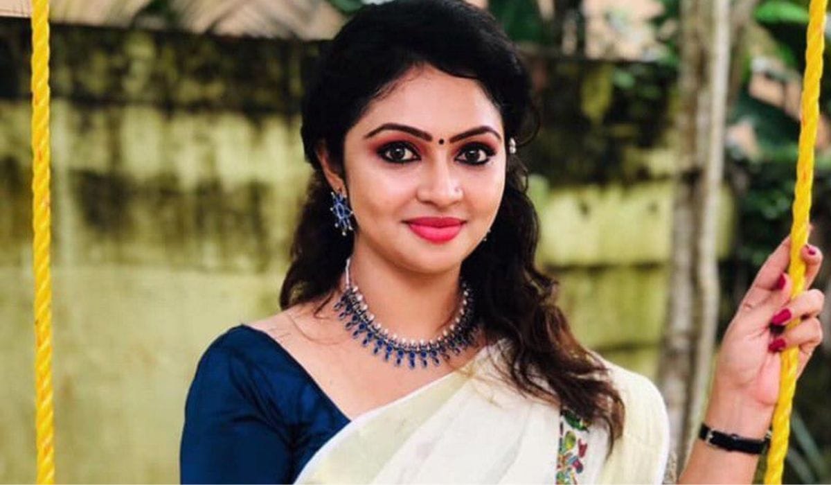 प्रसिद्ध अभिनेत्रीच्या गाडीला भीषण अपघात, मृत्यूशी सुरुये झुंज ...