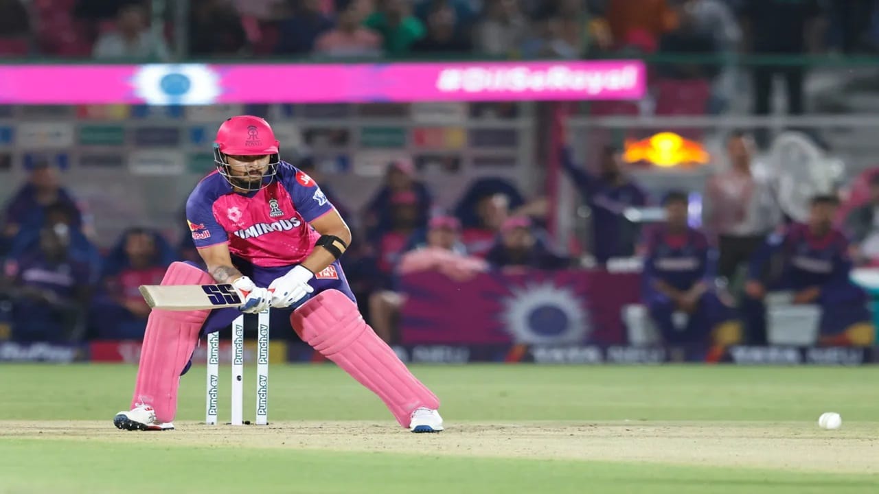 Riyan Parag : 6 सिक्स आणि 7 फोर, रियान परागचा 'हल्ला बोल', दिल्लीच्या गोलंदाजांना चोपलं ...