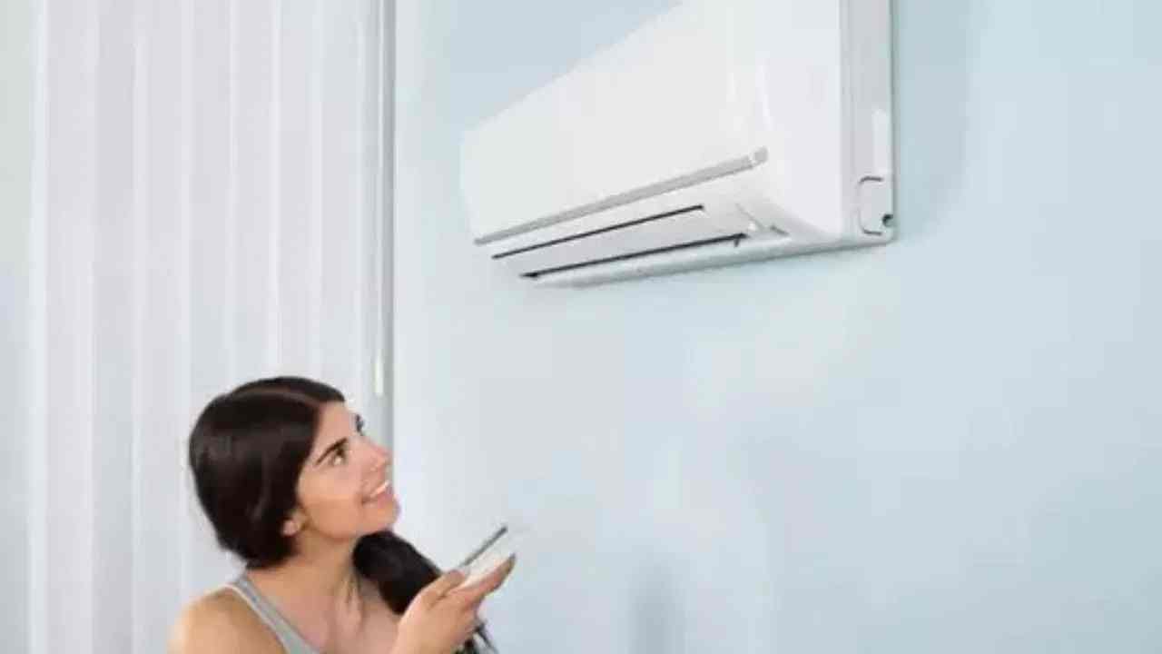 AC Cooling : एसी लावण्याआधी 'ही' 3 काम जरुर करा, अन्यथा कमी होणार कुलिंग - Marathi News | Ac ...