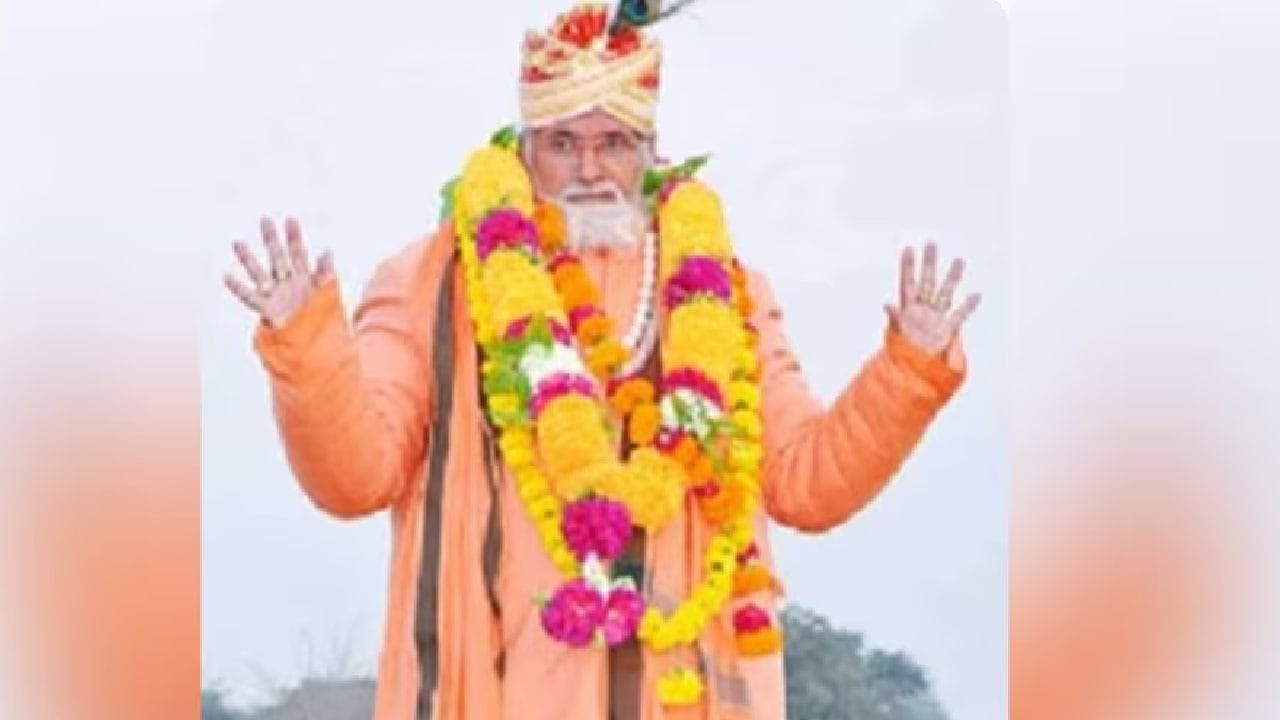 'पुत्र रत्ना'चा आशीर्वाद देण्यासाठी प्रसिद्ध बाबा परमानंद यांचा हार्ट ...