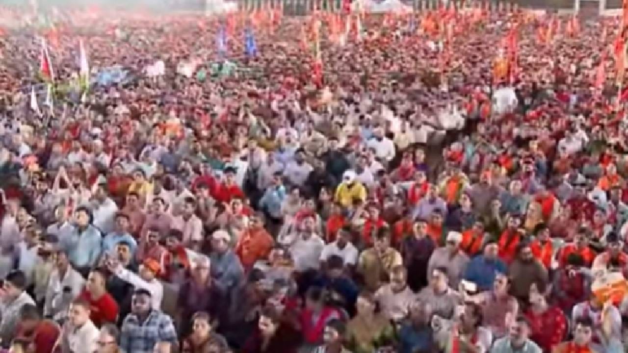 पंतप्रधान नरेंद्र मोदी यांच्या मुंबईतील सभेला अलोट गर्दी, पाहा फोटो ...