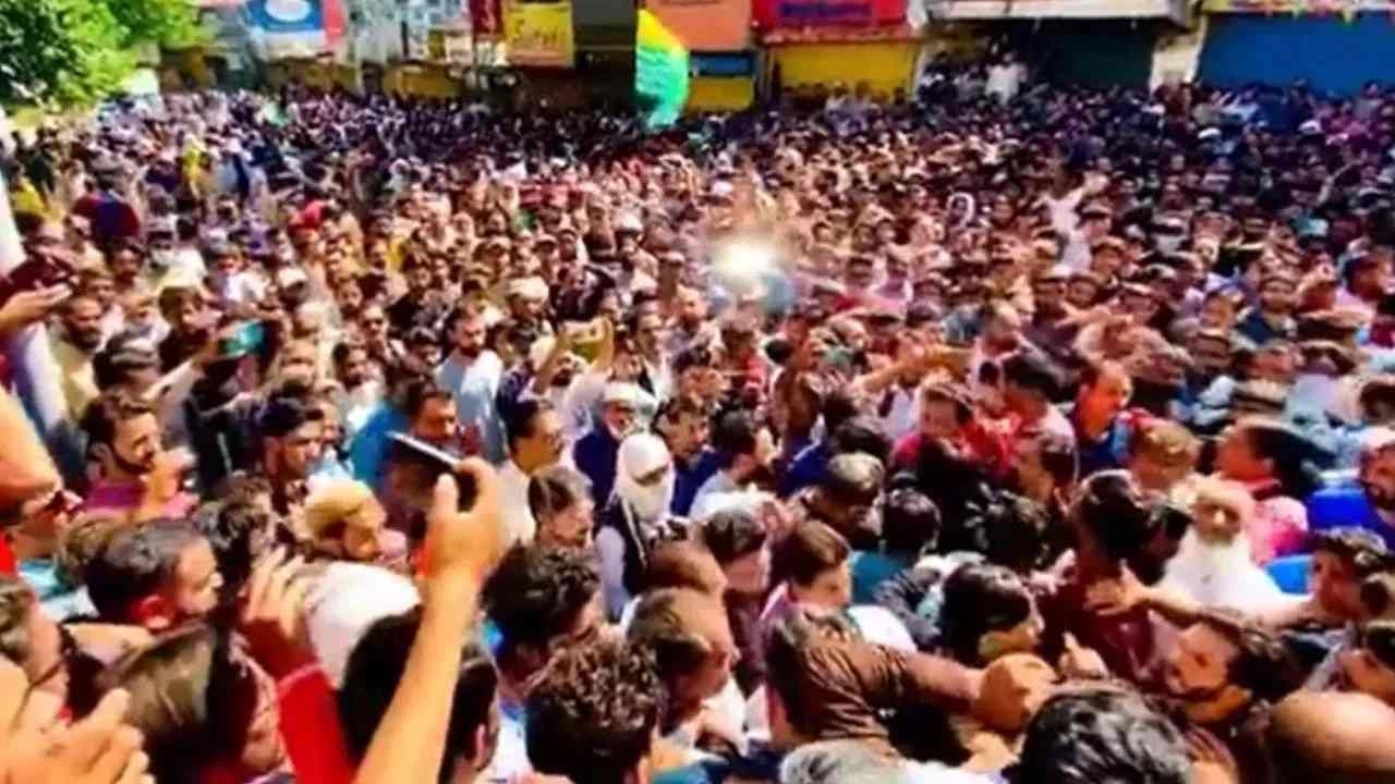 POK Protest : POK मध्ये भयानक स्थिती, आझादीच्या घोषणा, पाकिस्तानी ...