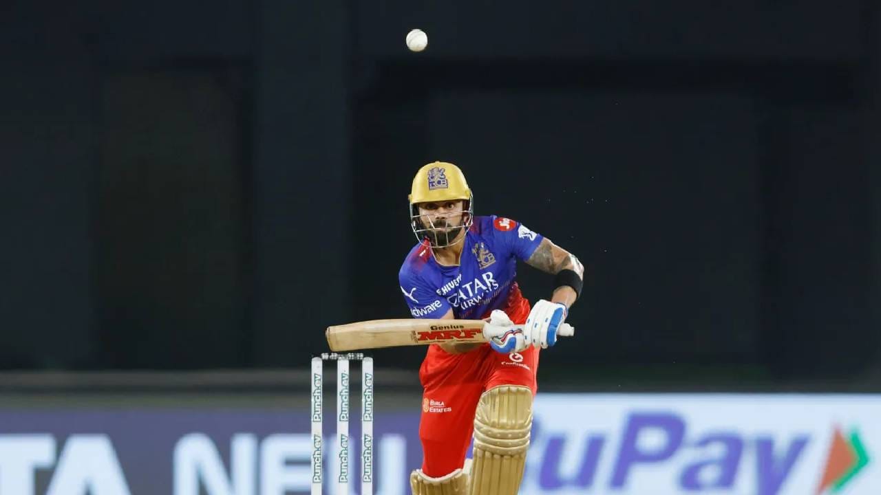 RCB vs RR : विराट कोहलीच्या शिरपेचात मानाचा तुरा, राजस्थानविरुद्धच्या ...