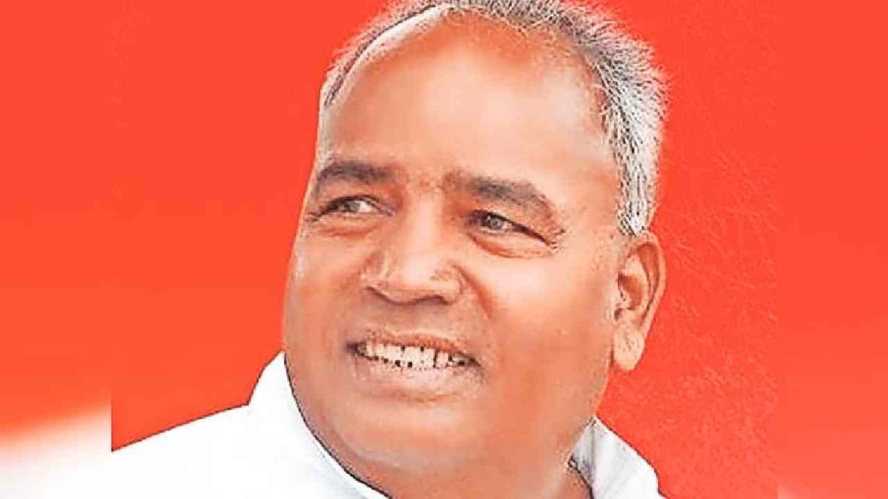 Solapur Election : 'लाखो रुपये घेऊन...', नरसय्या आडम यांचं काँग्रेसबाबत ...