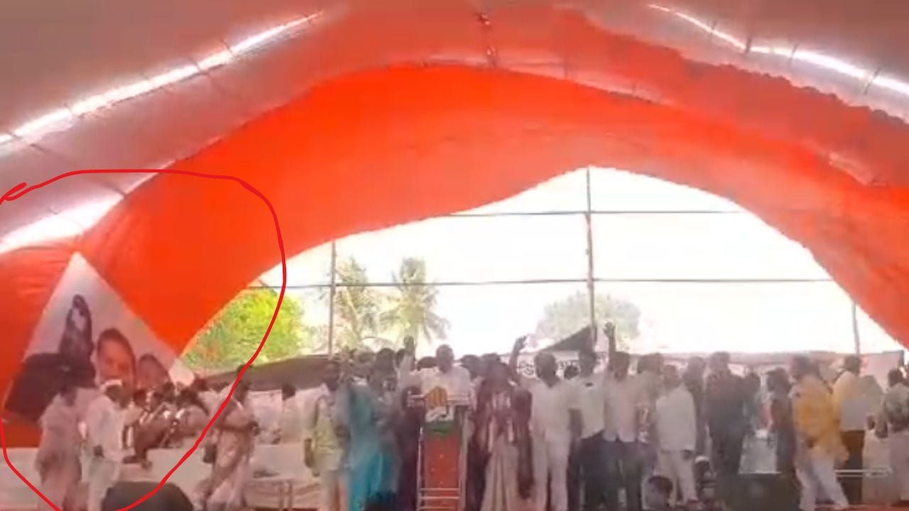 शरद पवार यांच्या भाषणादरम्यान वादळ सुटले, बॅनर पडले, पवारांनी भाषण आवरत ...