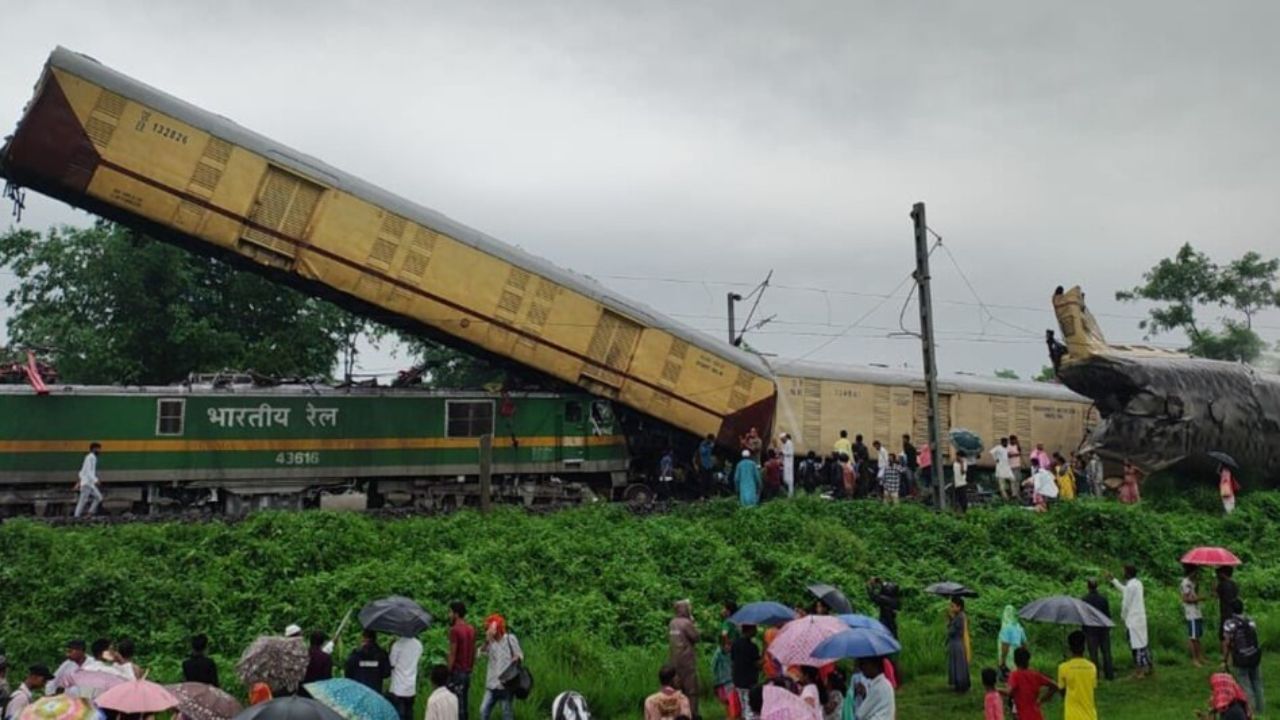 Kanchenjunga Express Accident पश्चिम बंगालमध्ये रेल्वे अपघात