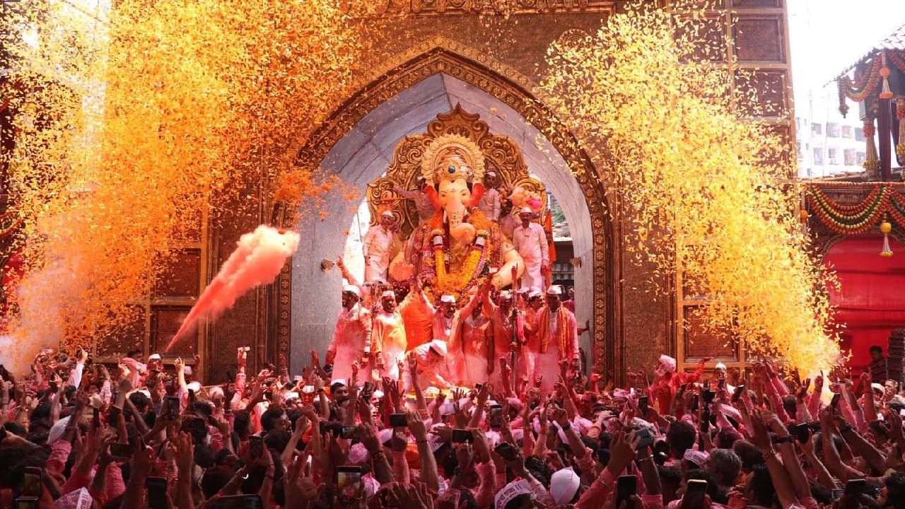 देवा आता आज्ञा असावी... लाडक्या बाप्पाला आज निरोप दिला जाणार; गणपती ...