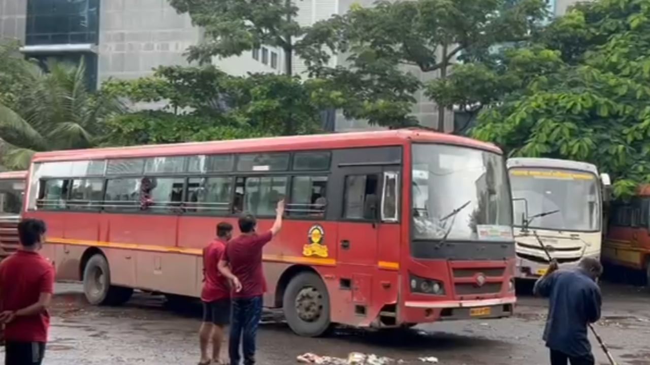 एसटी कर्मचाऱ्यांनी उपसलं बेमुदत संपाचं हत्यार, सकाळपासून बसेस ठप्प; राज्यात कुठे, काय घडतंय ...