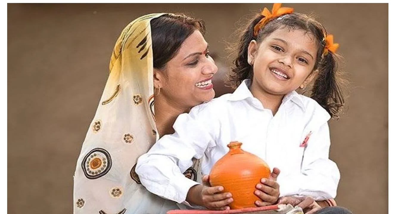 सुकन्या समृद्धी योजनेच्या नियमात झाला बदल, 1 ऑक्टोबरपूर्वी करा हे काम - Marathi News | Sukanya ...