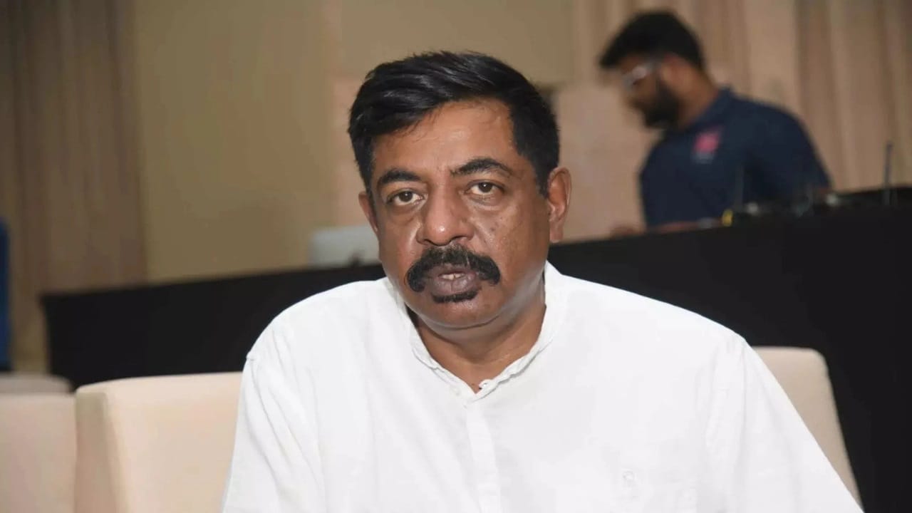 शूटिंग सेटवर लाइटमनचा धक्कादायक मृत्यू, दिग्दर्शक अडकला कायद्याच्या कचाट्यात - Marathi News ...