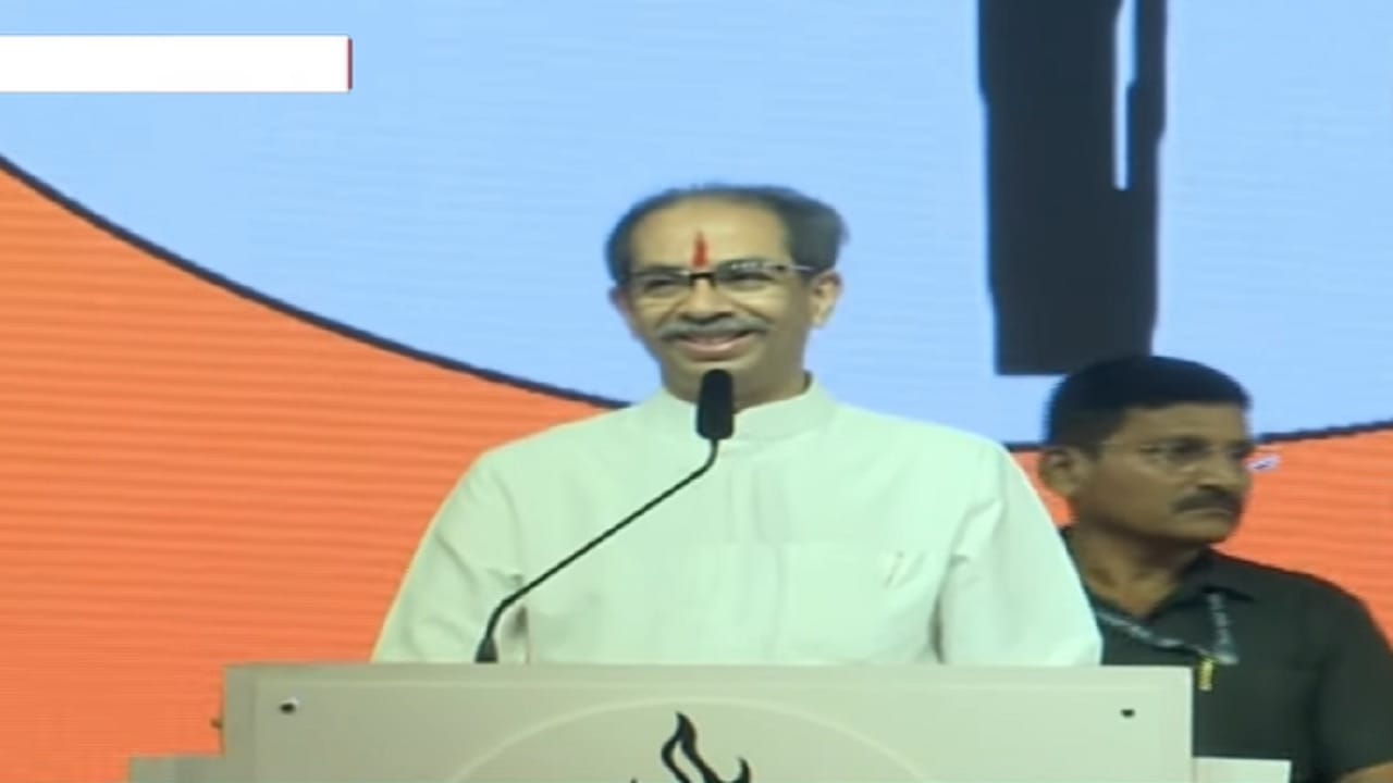 'त्यांना गाडून भगवा फडकवणार', शिवतीर्थावरून उद्धव ठाकरेंची तोफ धडाडली ...