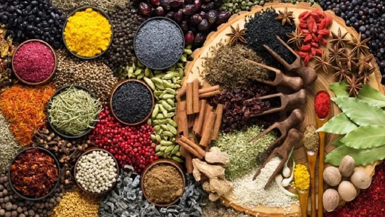 तज्ज्ञांकडून जाणून घ्या, हिवाळ्यात 'हे' 3 मसाले शरीराला ठेवतील उबदार ...