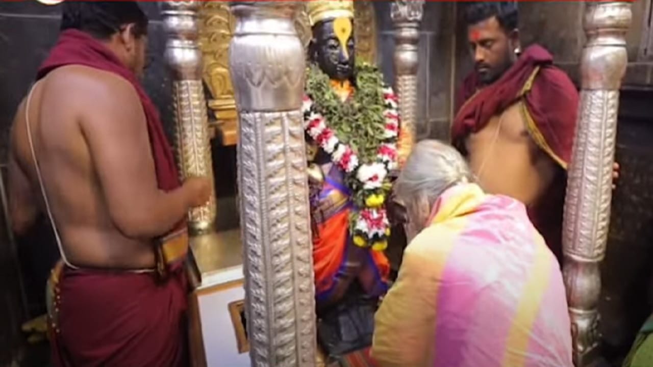 Aasha Pawar : पवार कुटुंब एकत्र येणार? अजितदादांच्या आईचं विठुरायाच्या ...