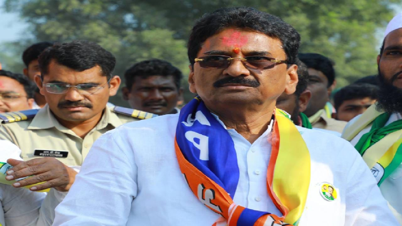 Ratnakar Gutte : 'दम असेल तर या तुमचे कपडे फाडून...', रत्नाकर गुट्टे ...