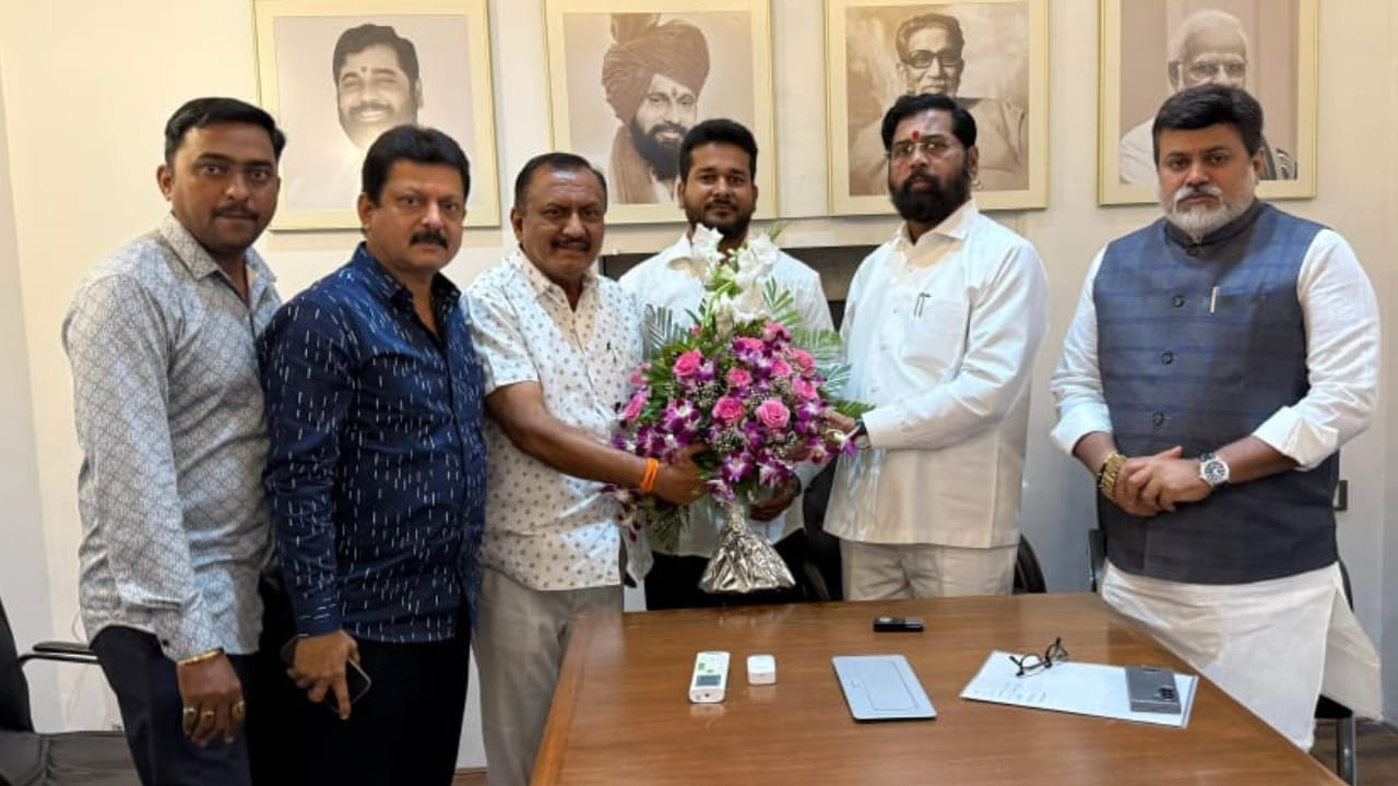 उद्धव ठाकरेंना आणखी एक धक्का, पुण्यातील माजी आमदार करणार जय महाराष्ट्र ...