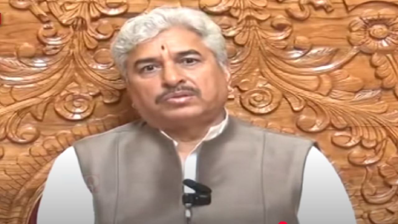 Namdev Shastri : संतोष देशमुख यांच्यासोबत क्रूरतेचे फोटो समोर आल्यावर भगवानगडाची पहिली ...