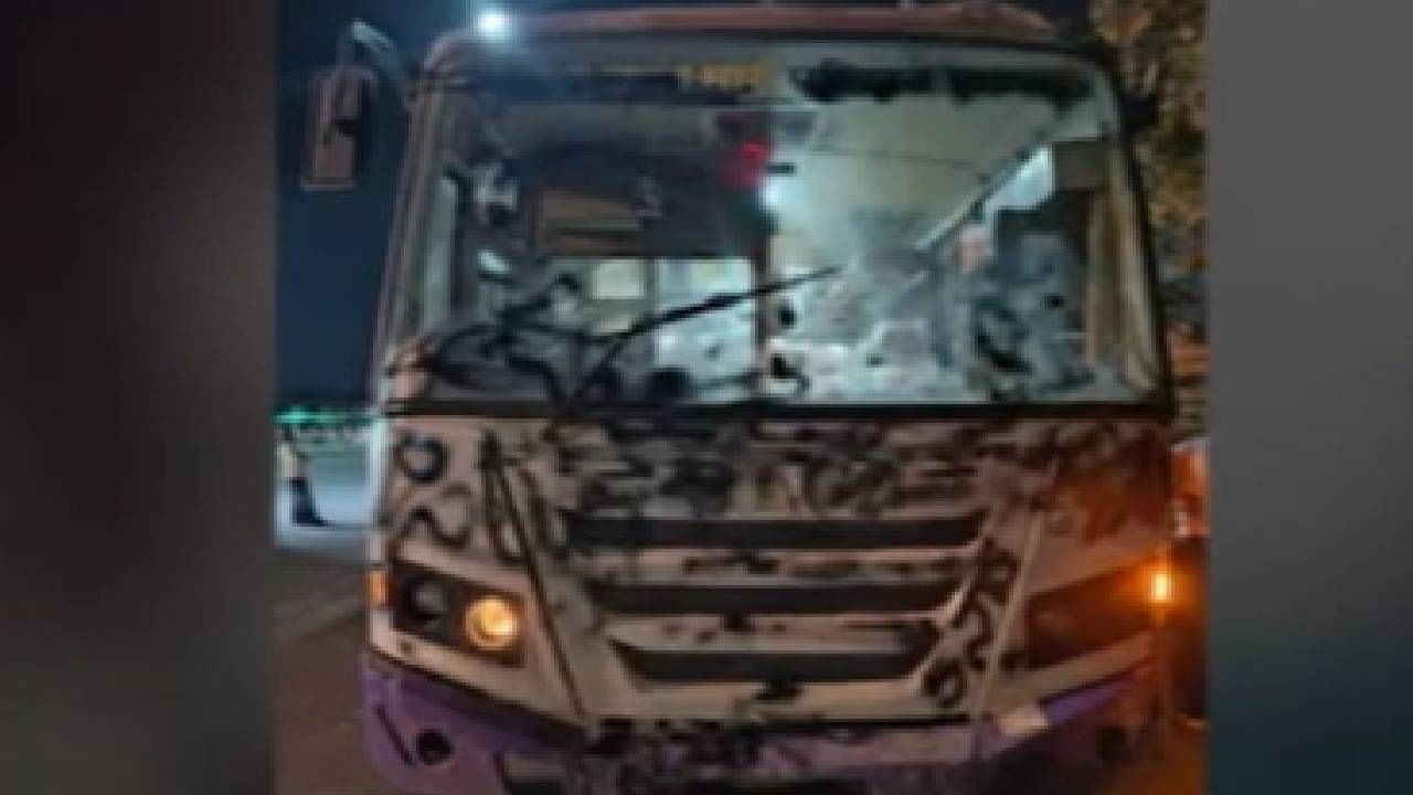 ST Bus Attack : कर्नाटकात ड्रायव्हरला काळं फासल्यानंतर एसटी महामंडळाचा महत्त्वाचा निर्णय ...