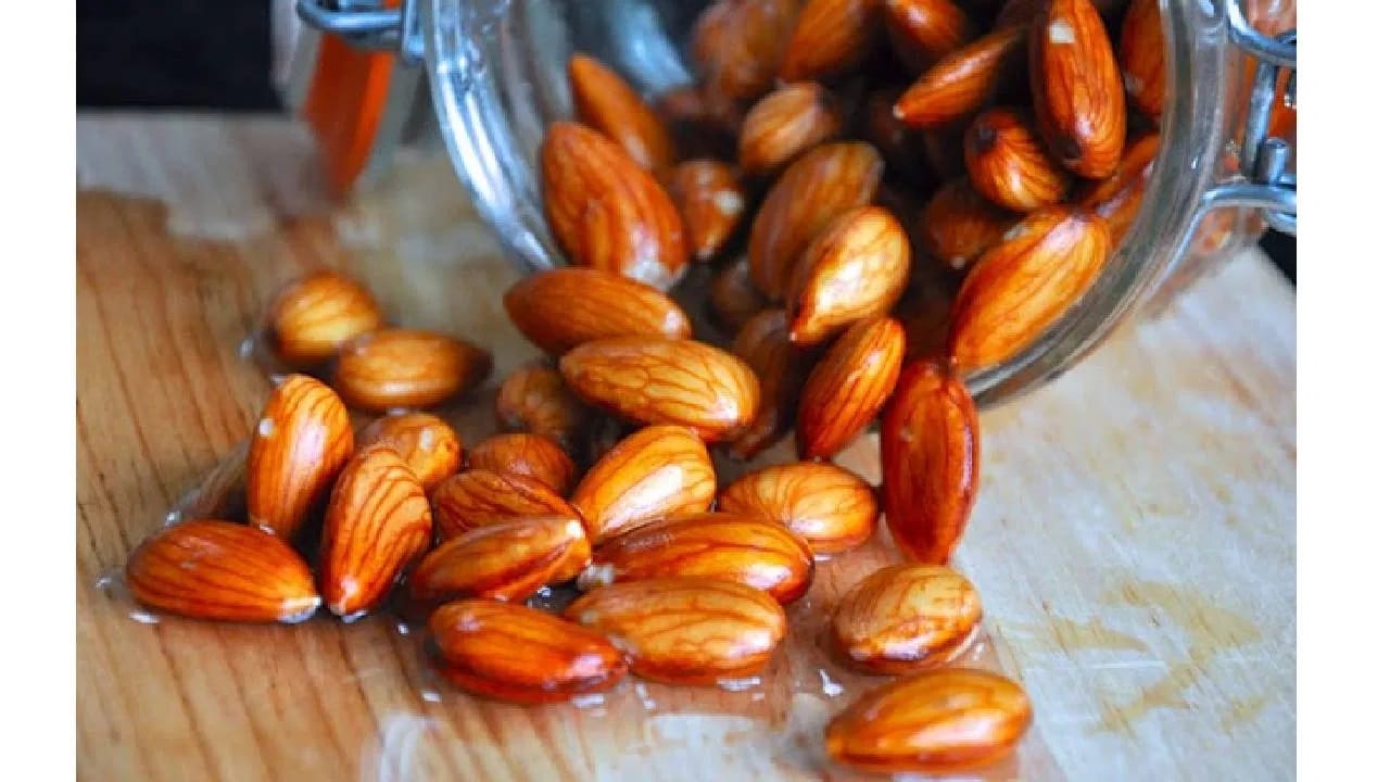 Soacked Almond Benefits: तुम्ही पण सकाळी बदाम खाताय का? 'या' पद्धतीनं ...