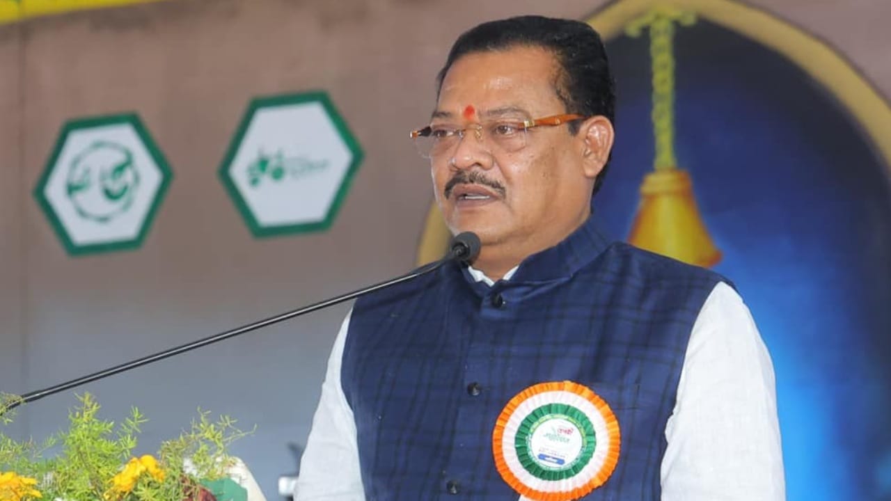 "तुम्ही कितीही आरती ओवाळा... तो माणूस फक्त वेळेची वाट पाहतोय"; संजय ...