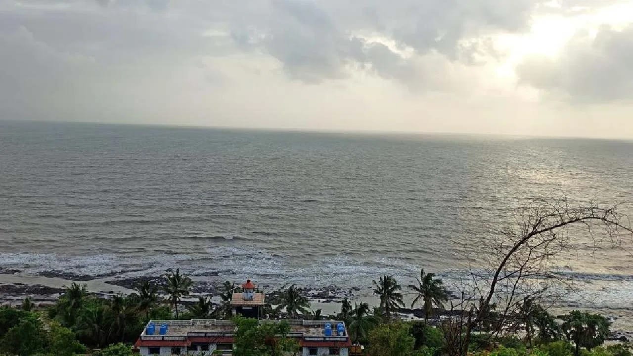 शांत समुद्र, काळी वाळू आणि..., मुंबईपासून हाकेच्या अंतरावरचा 'मिनी गोवा ...